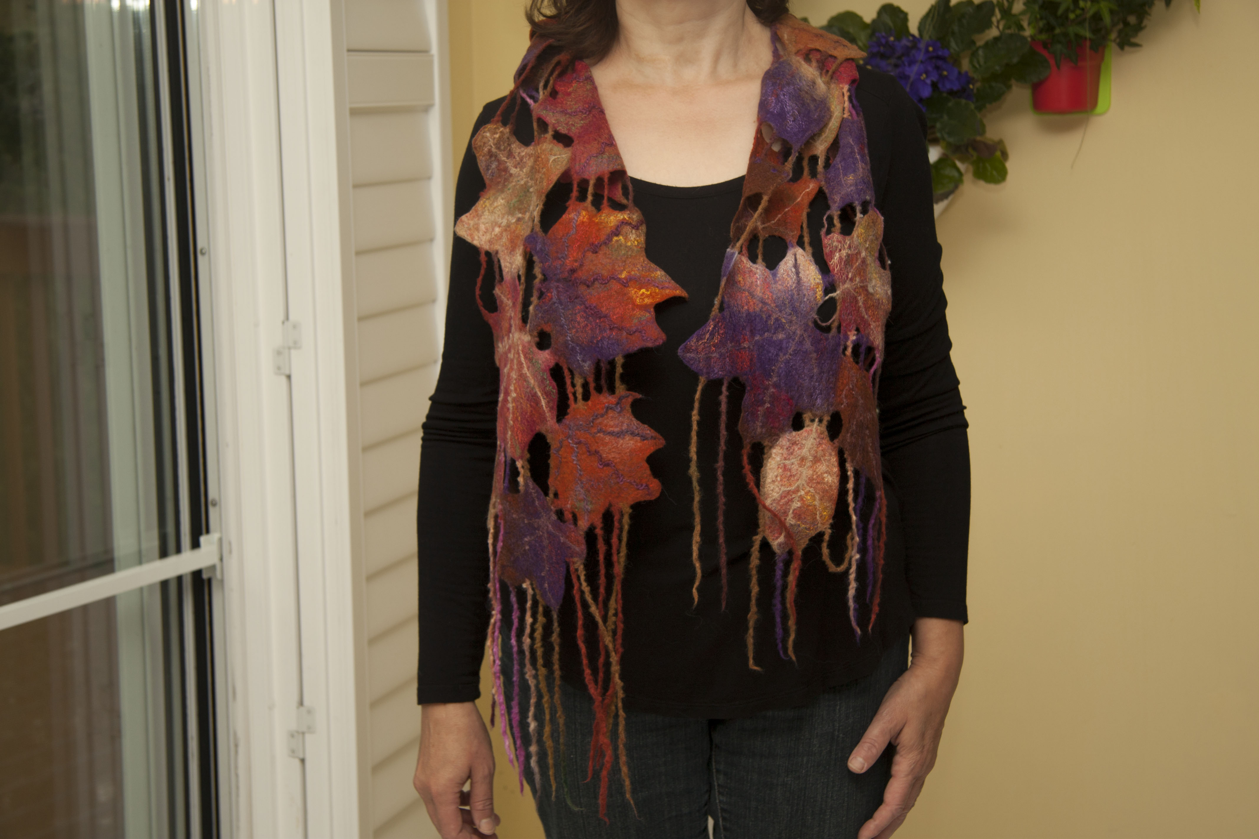 Scarf with autumn leaves – FeltCraft